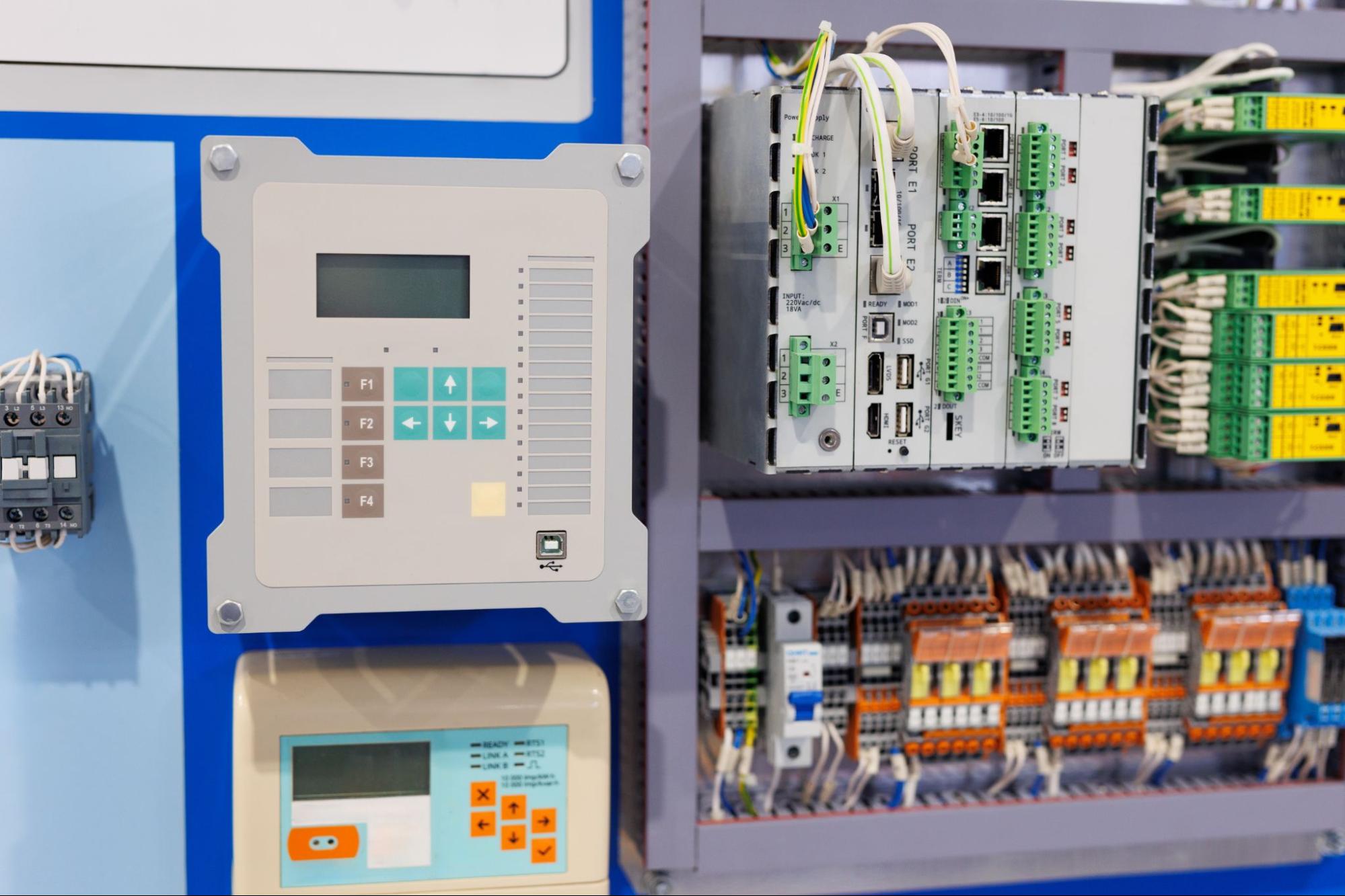 plc คืออะไร? ทำความเข้าใจในเบื้องต้นสำหรับโปรแกรมเมเบิล - KAAN SHOW